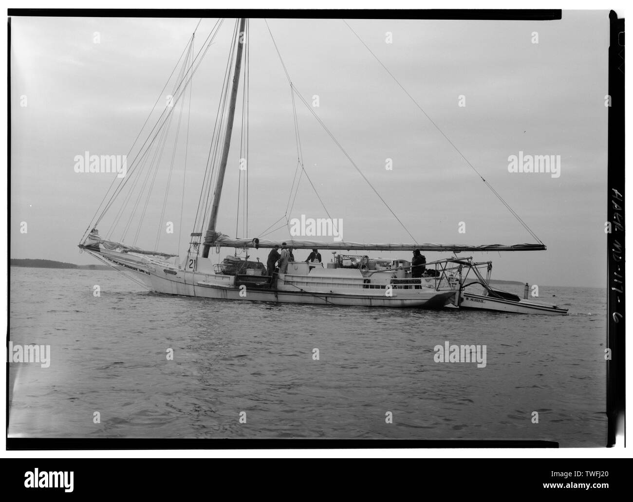 PORT PROFILE WITH PUSH BOAT - CLOSER VIEW - KATHRYN-Two-sail Bateau ...