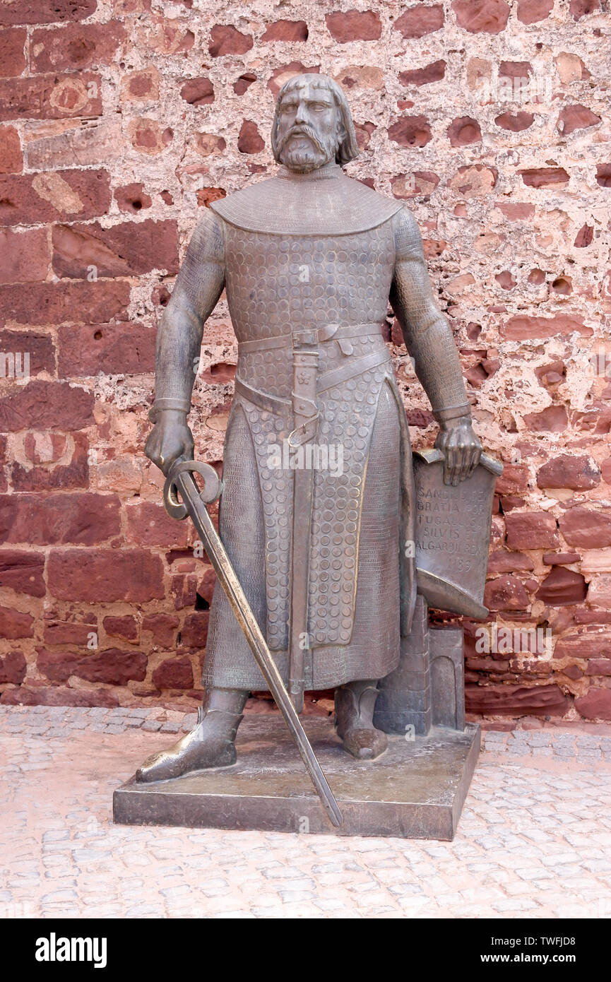 Statue of knight hi-res stock photography and images - Alamy