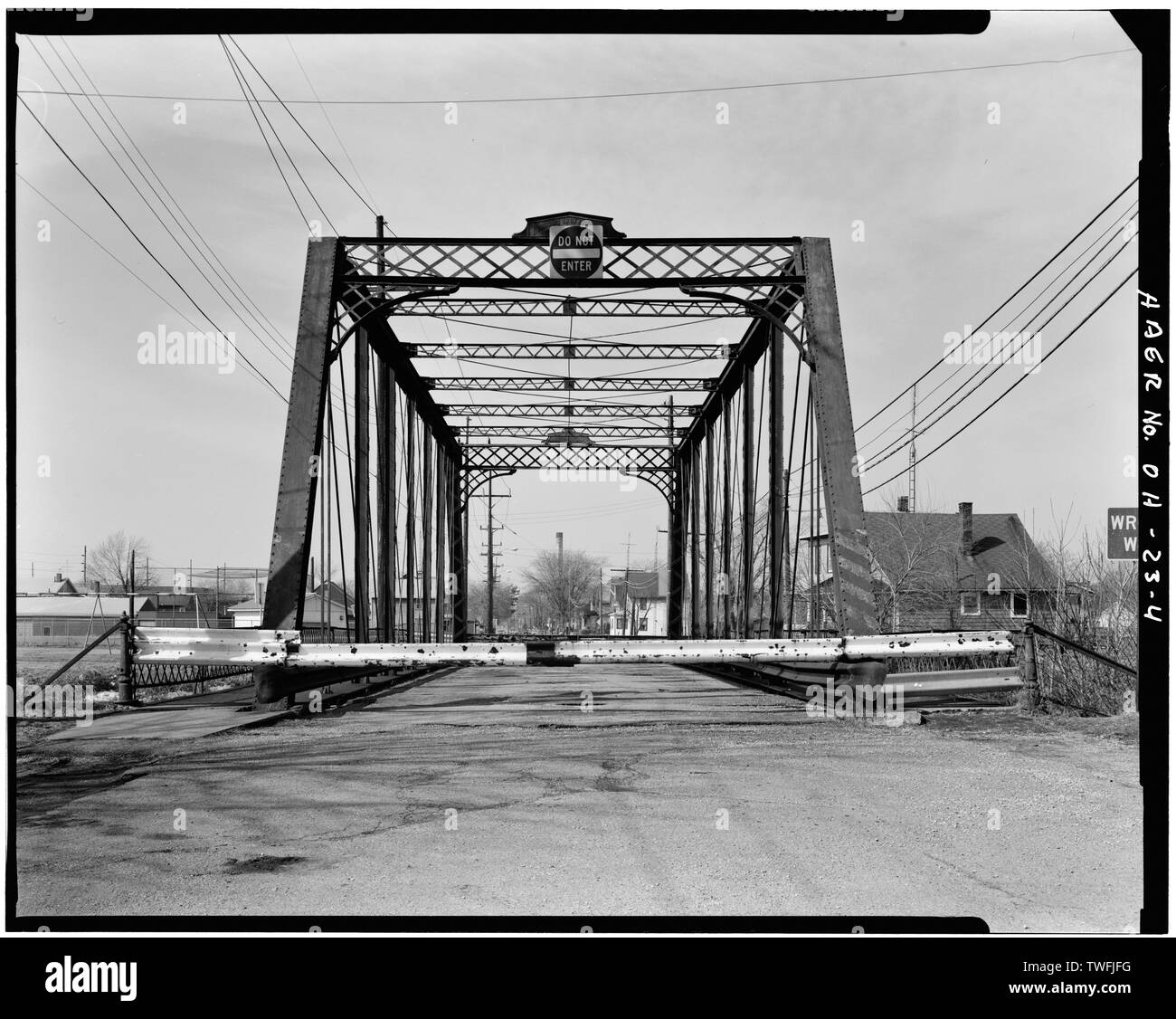 PORTAL VIEW LOOKING WEST SHOWING BARRICADE ERECTED TO CLOSE BRIDGE ...