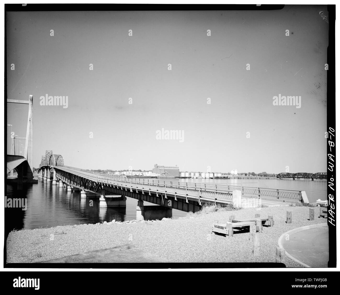 Pasco kennewick bridge hi-res stock photography and images - Alamy
