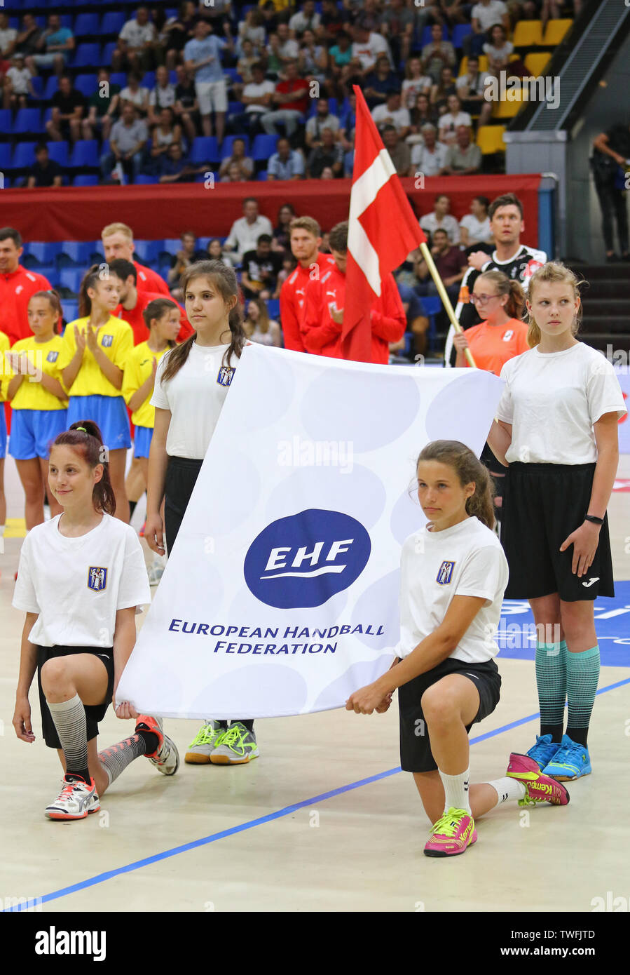 Handball children hi-res stock photography and images - Alamy