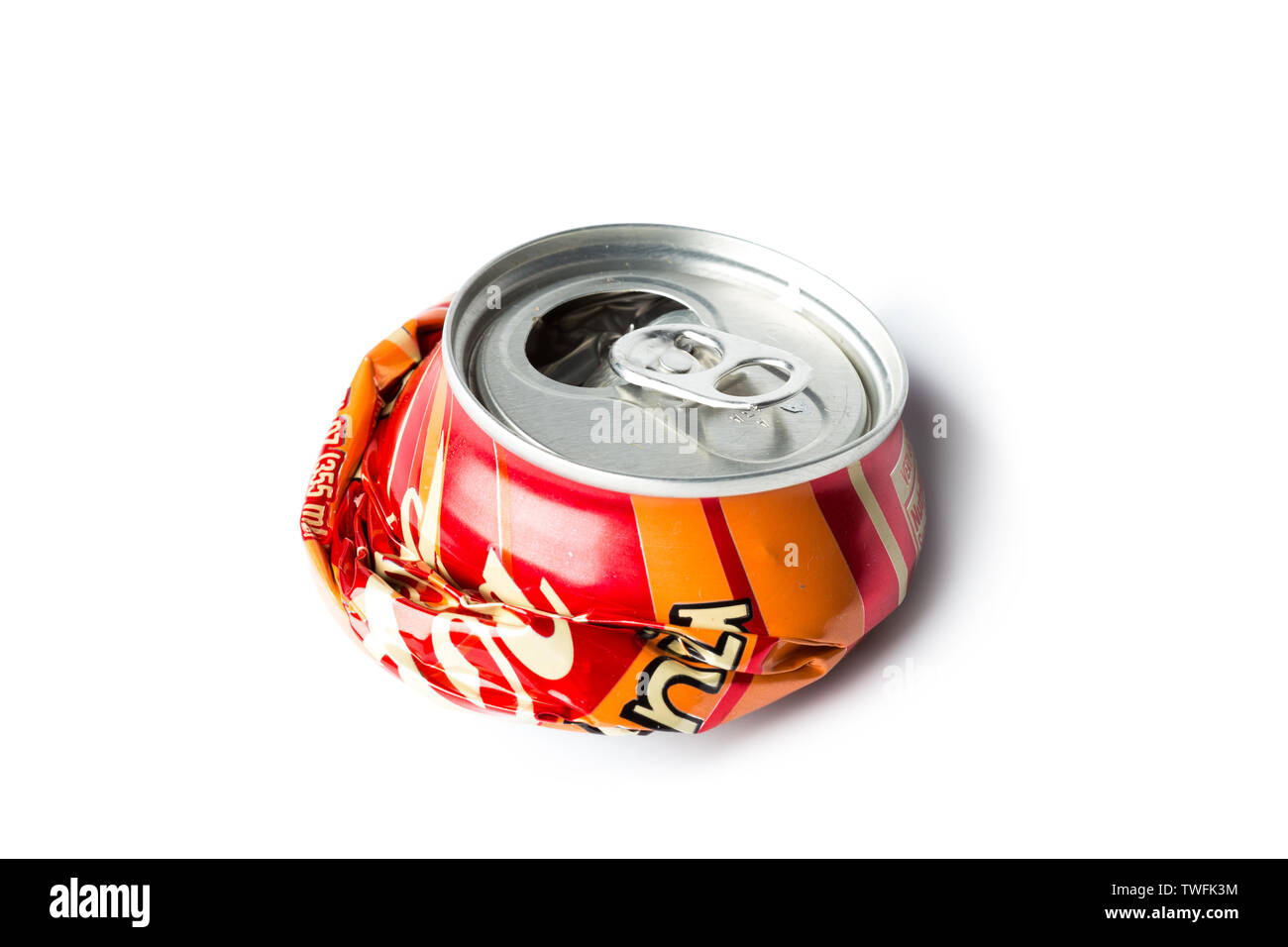 Crumpled aluminum can Stock Photo - Alamy