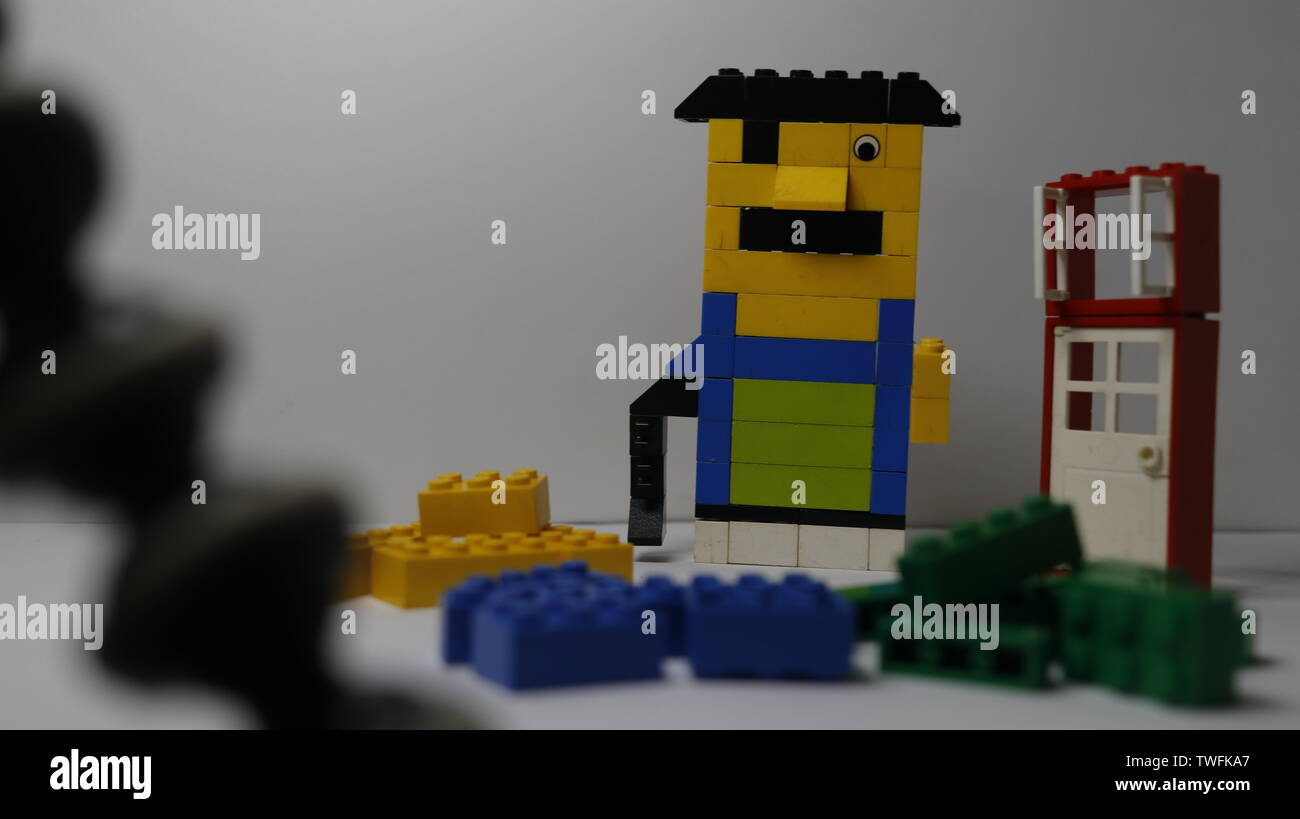 CHILDREN PLAYING WITH LEGO BLOCKS Stock Photo - Alamy