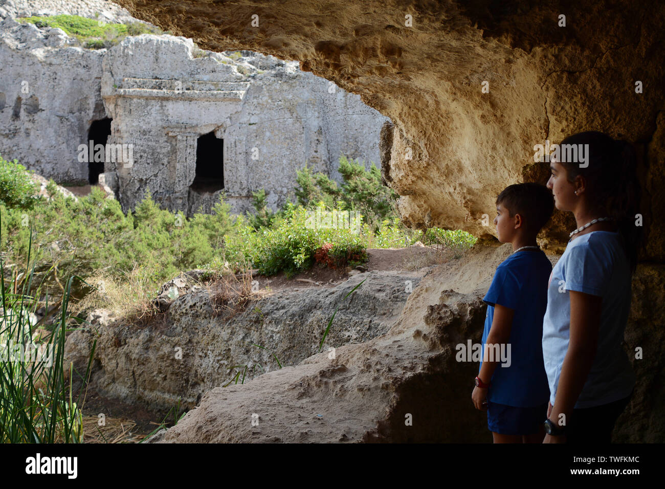Children in a cave hi-res stock photography and images - Alamy