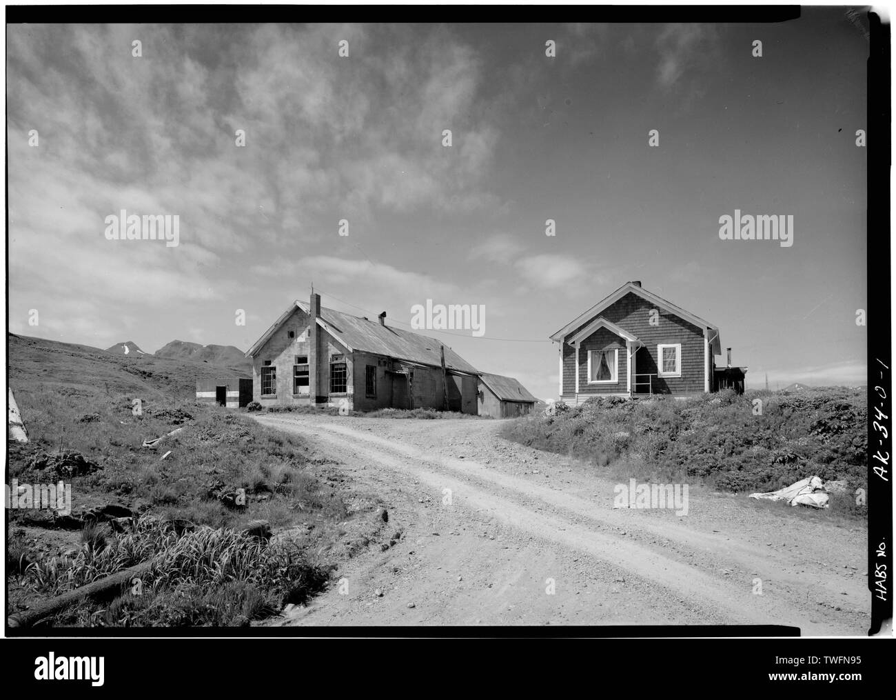 POWERHOUSE AND CHIEF'S HOUSE, LOOKING NORTHWEST - Naval Operating Base ...