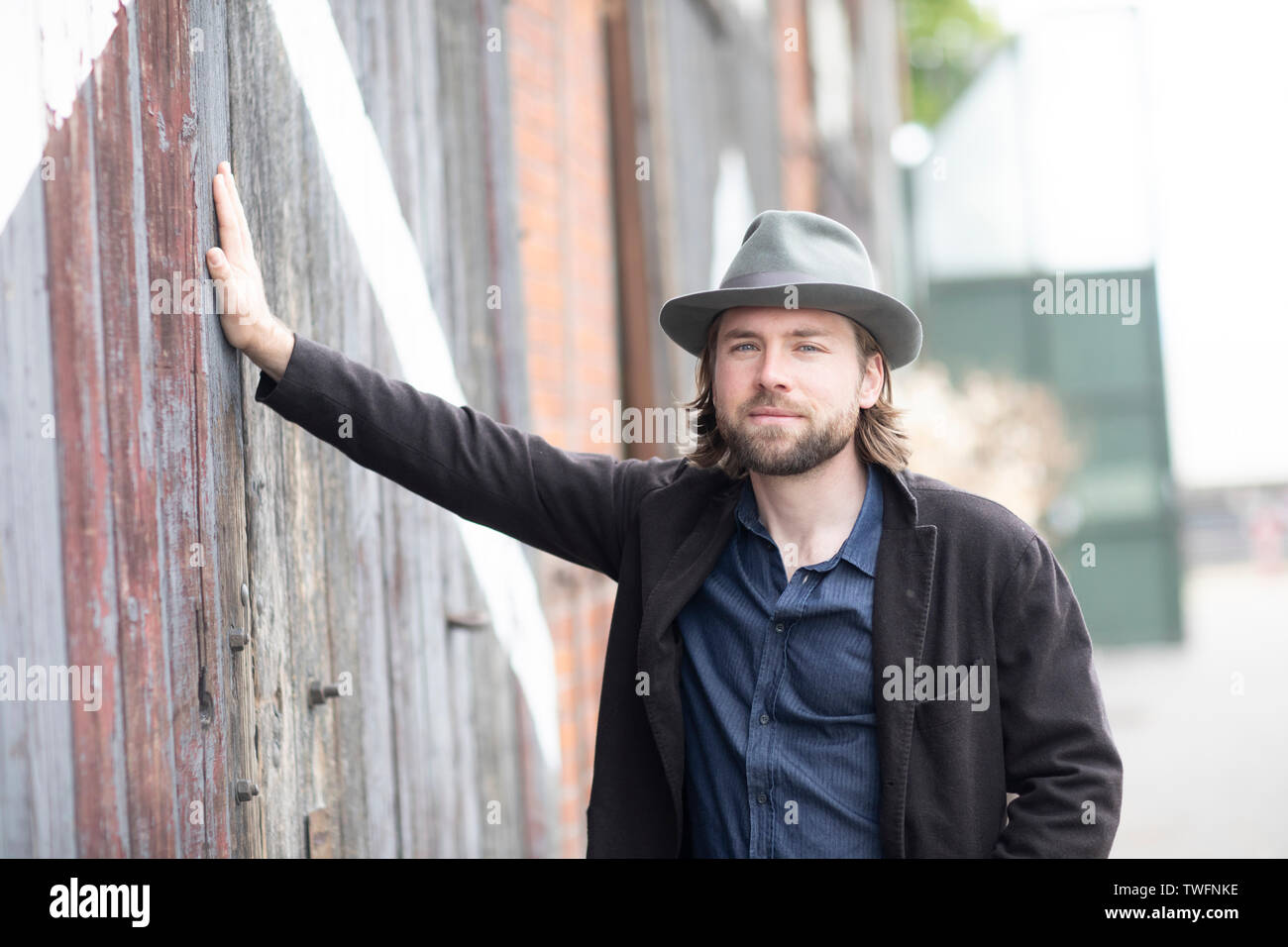 Man leaning against building hands hi-res stock photography and images ...