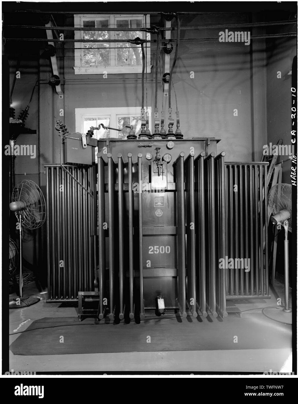 POWERHOUSE, TRANSFORMER - Yosemite Hydroelectric Power Plant, Highways ...