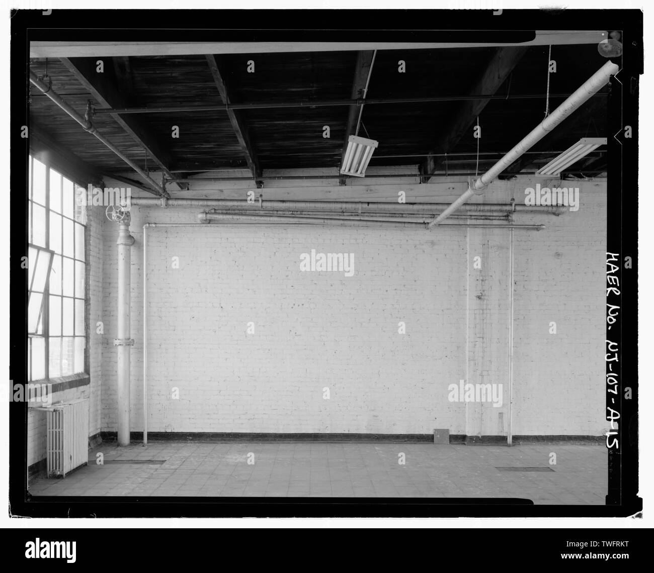 PROCESS BUILDING, 2ND FLOOR, SOUTH ROOM, NORTHEAST CORNER PIPE AND ...