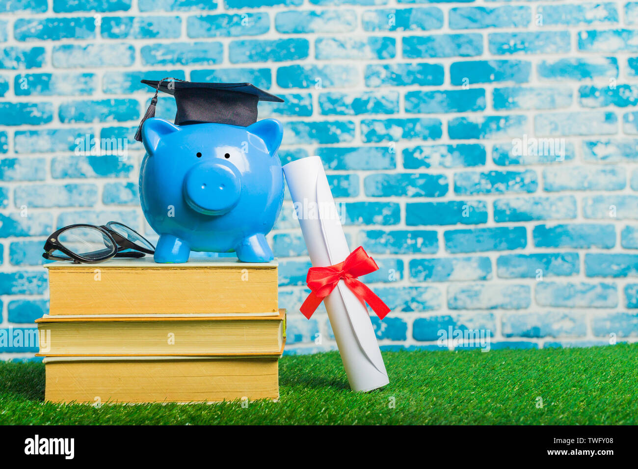 College graduate student diploma piggy bank Stock Photo - Alamy