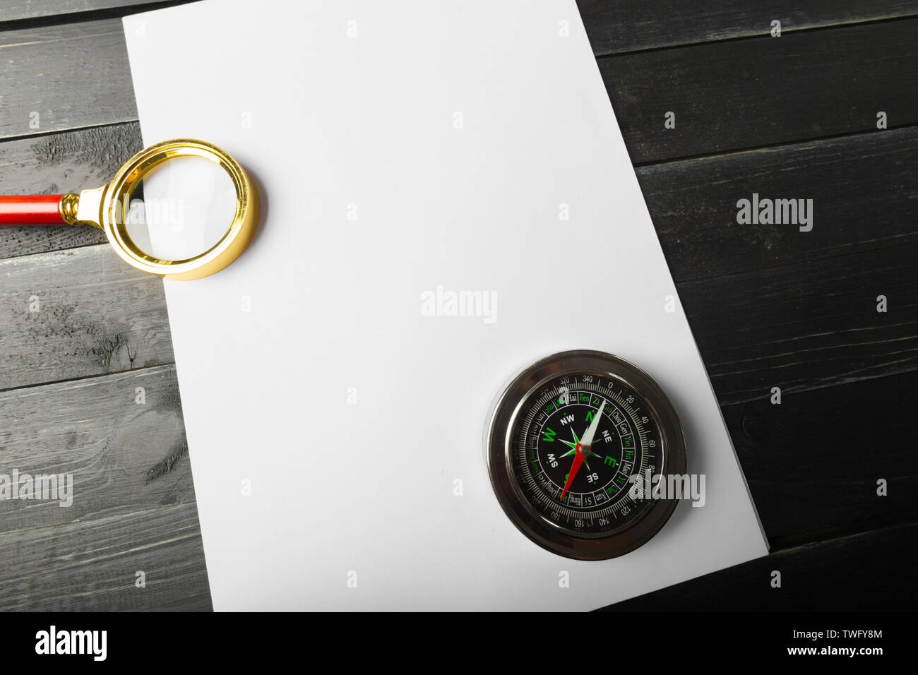 Magnifying glass on paper mockup hi-res stock photography and images ...