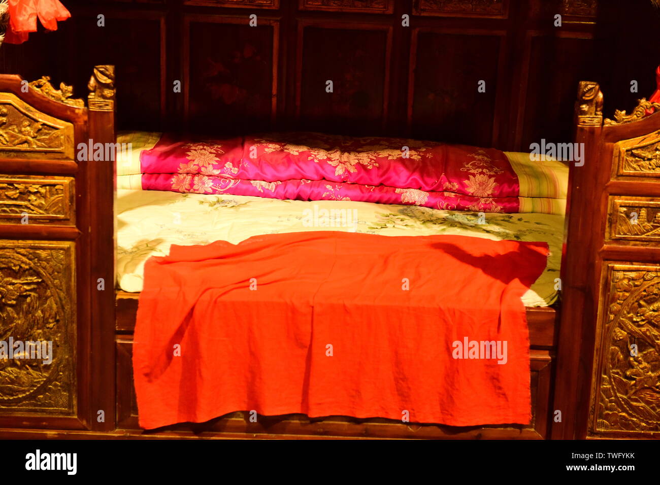 The ancient chinese bedroom hi-res stock photography and images - Alamy