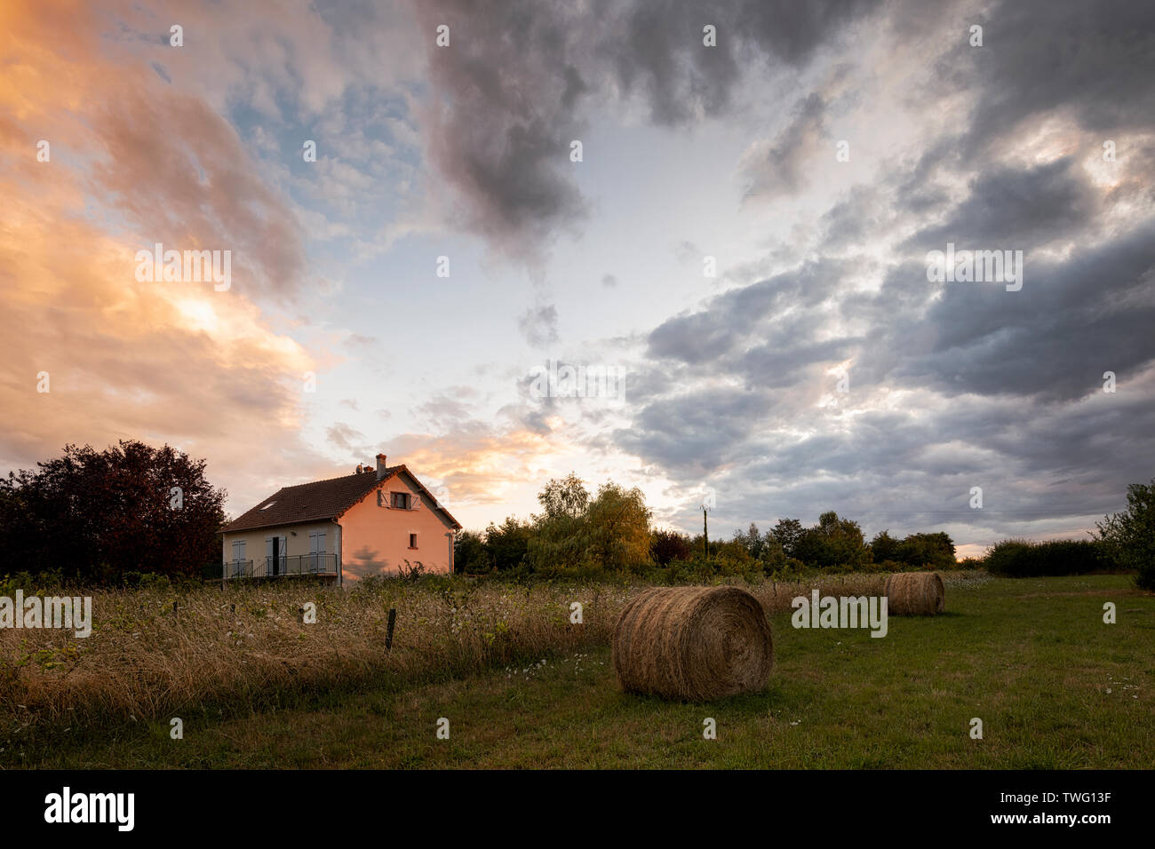 French country farm house hi-res stock photography and images - Alamy