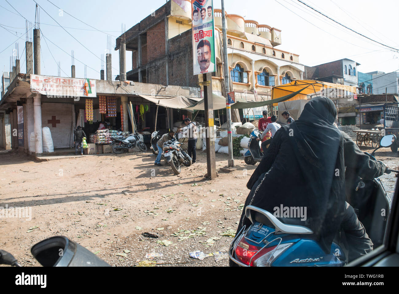 Road in Bhopal market Stock Photo - Alamy