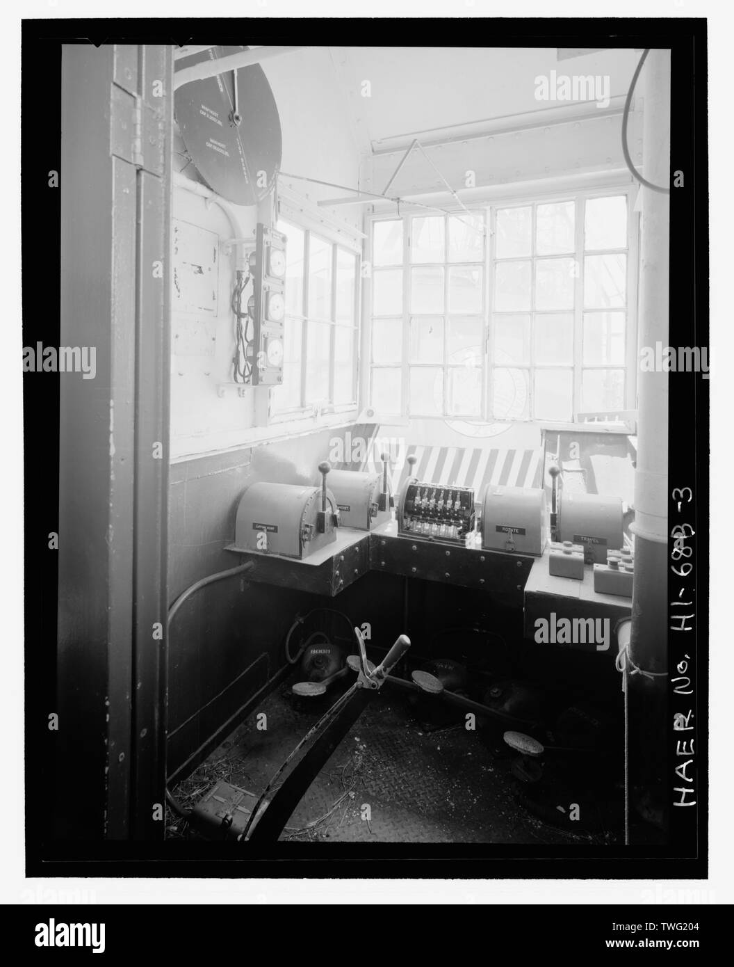 Portal Crane P-59 - control room - U.S. Naval Base, Pearl Harbor ...
