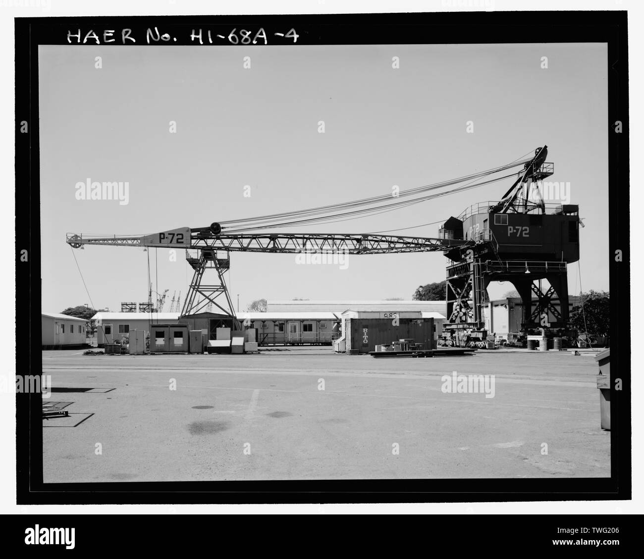 Portal Crane P-72 - front and left side - U.S. Naval Base, Pearl Harbor ...