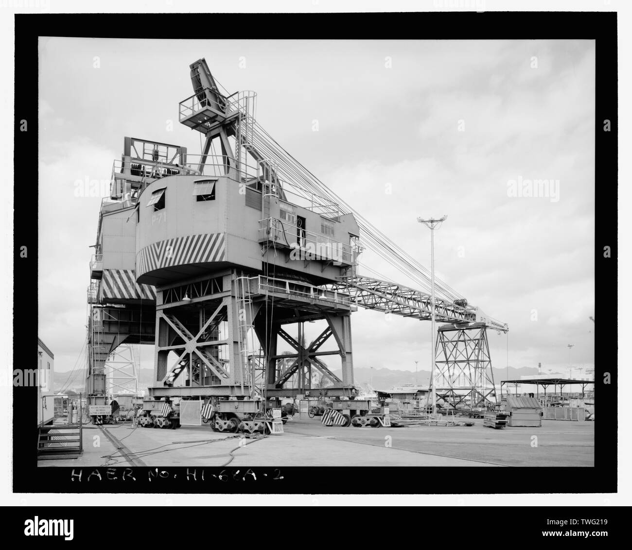 Portal Crane P-71 - rear oblique - U.S. Naval Base, Pearl Harbor ...