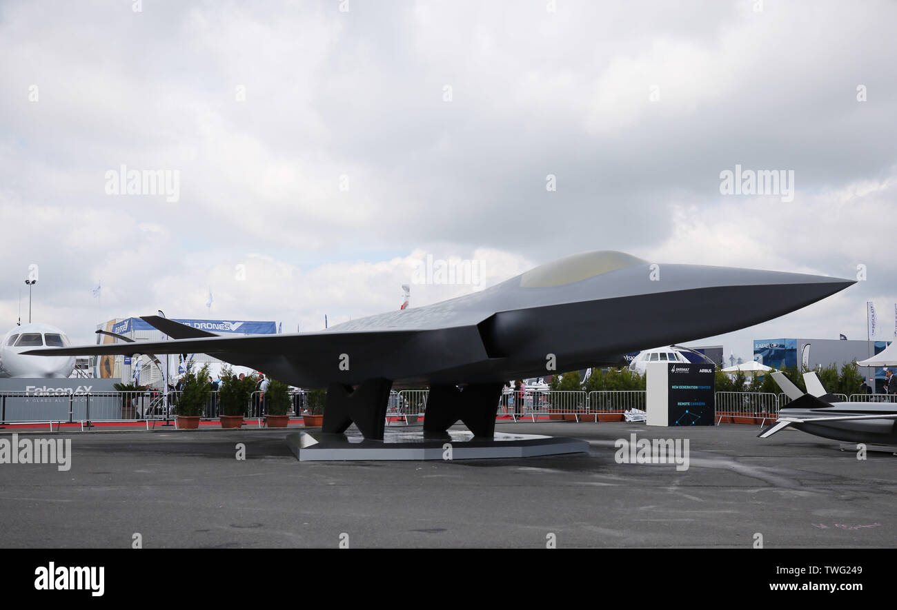 (190620) -- PARIS, June 20, 2019 (Xinhua) -- A full-size model of New ...