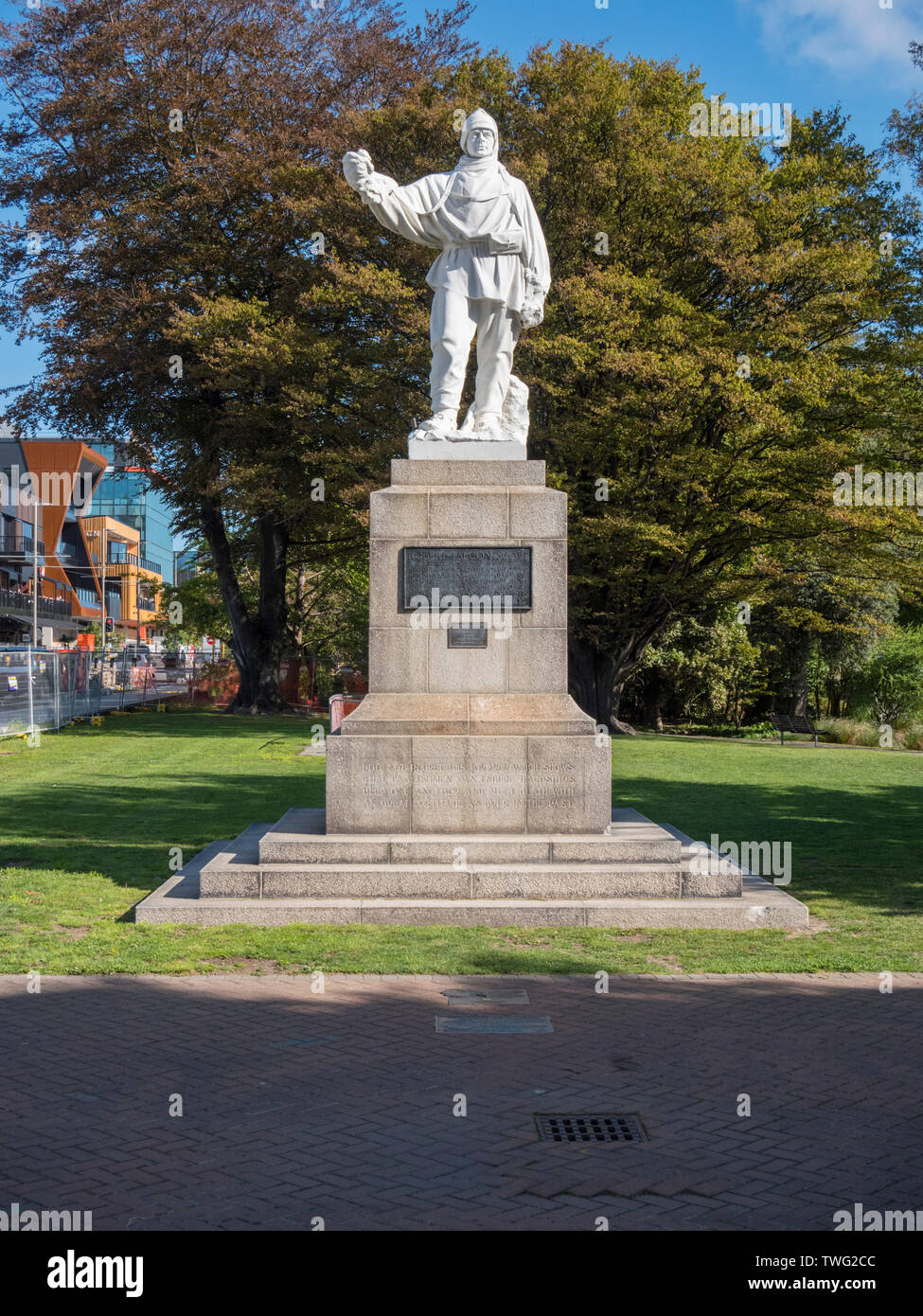 Scott of the antarctic statue hi-res stock photography and images - Alamy