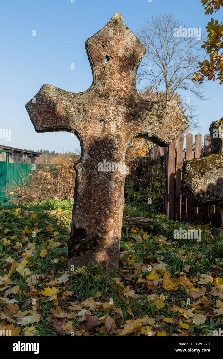 Real gravestone hi-res stock photography and images - Alamy