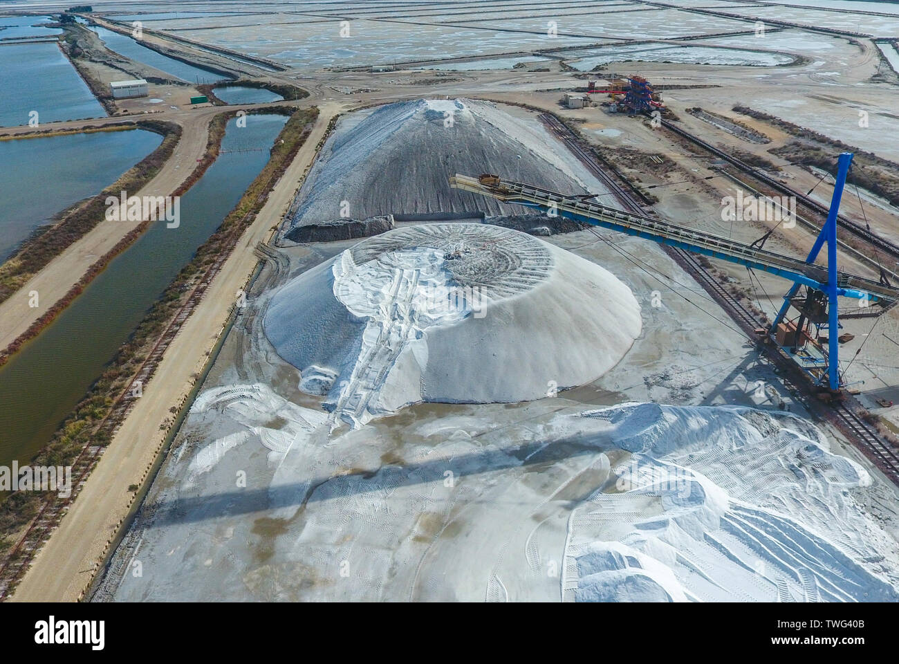 Salt production in france hi-res stock photography and images - Alamy