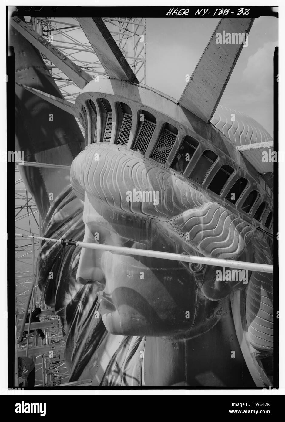 Statue of liberty head profile hi-res stock photography and images - Alamy