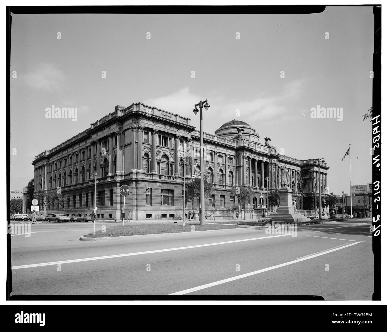Milwaukee public museum Black and White Stock Photos & Images - Alamy