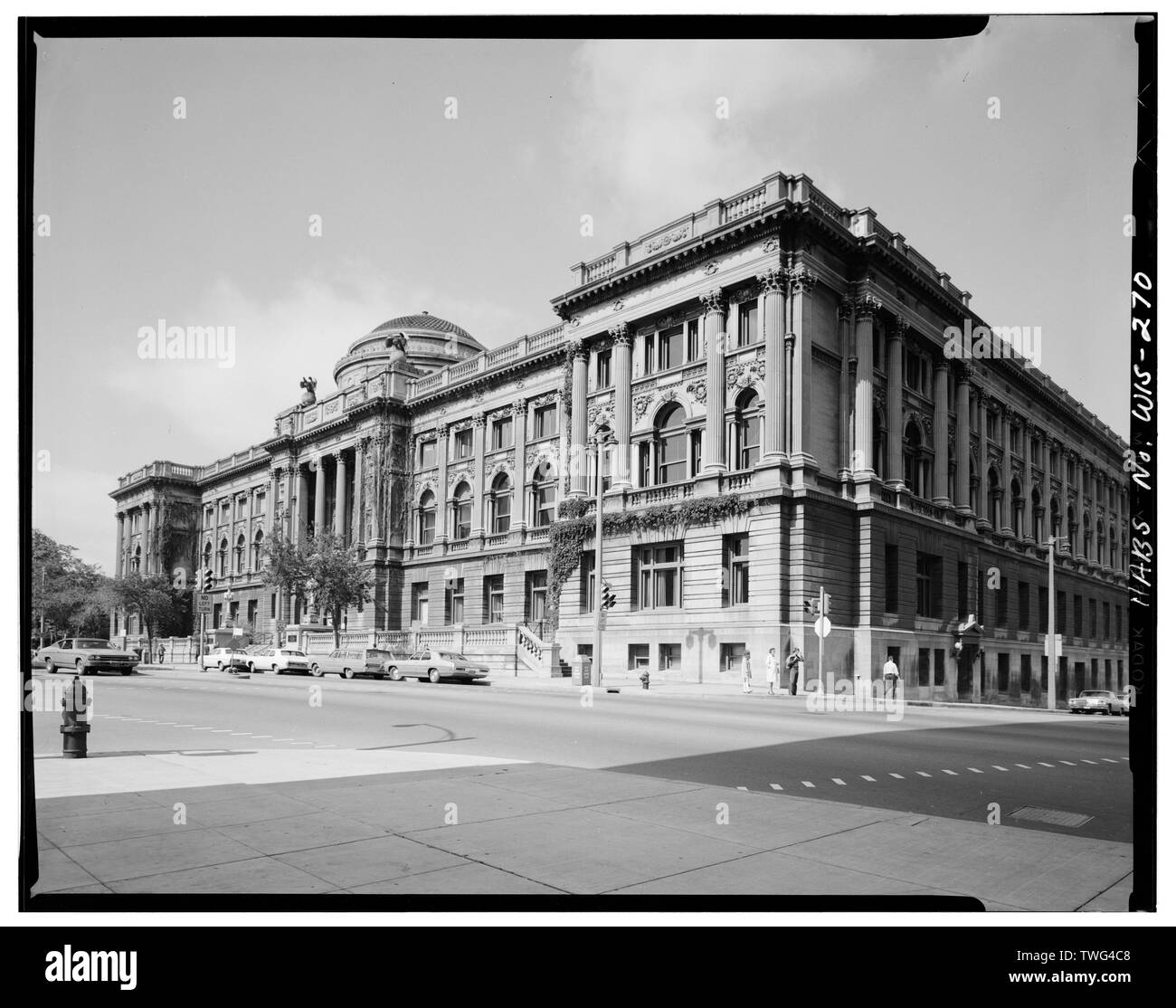 Milwaukee public museum Black and White Stock Photos & Images - Alamy