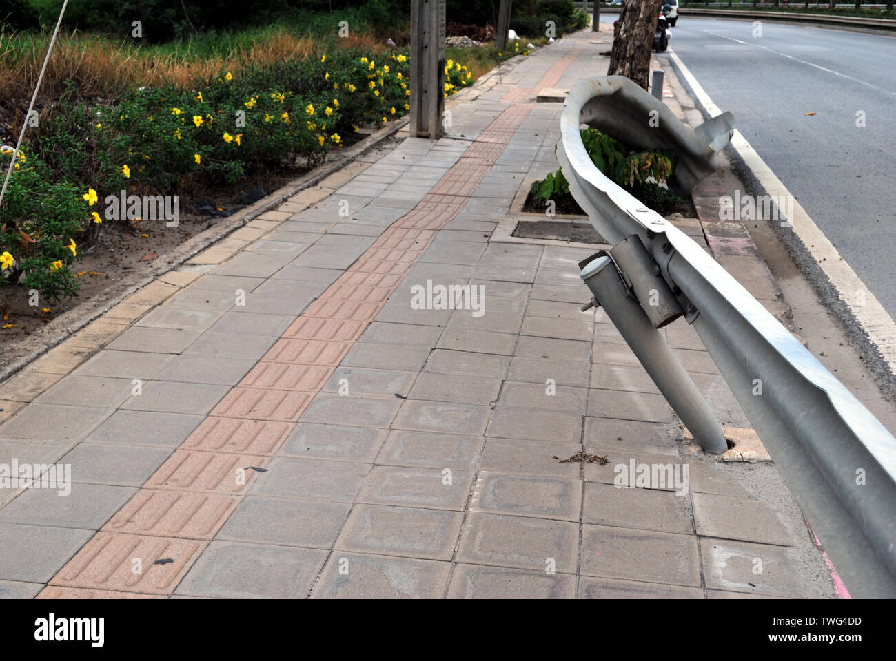 Distorted car hi-res stock photography and images - Alamy