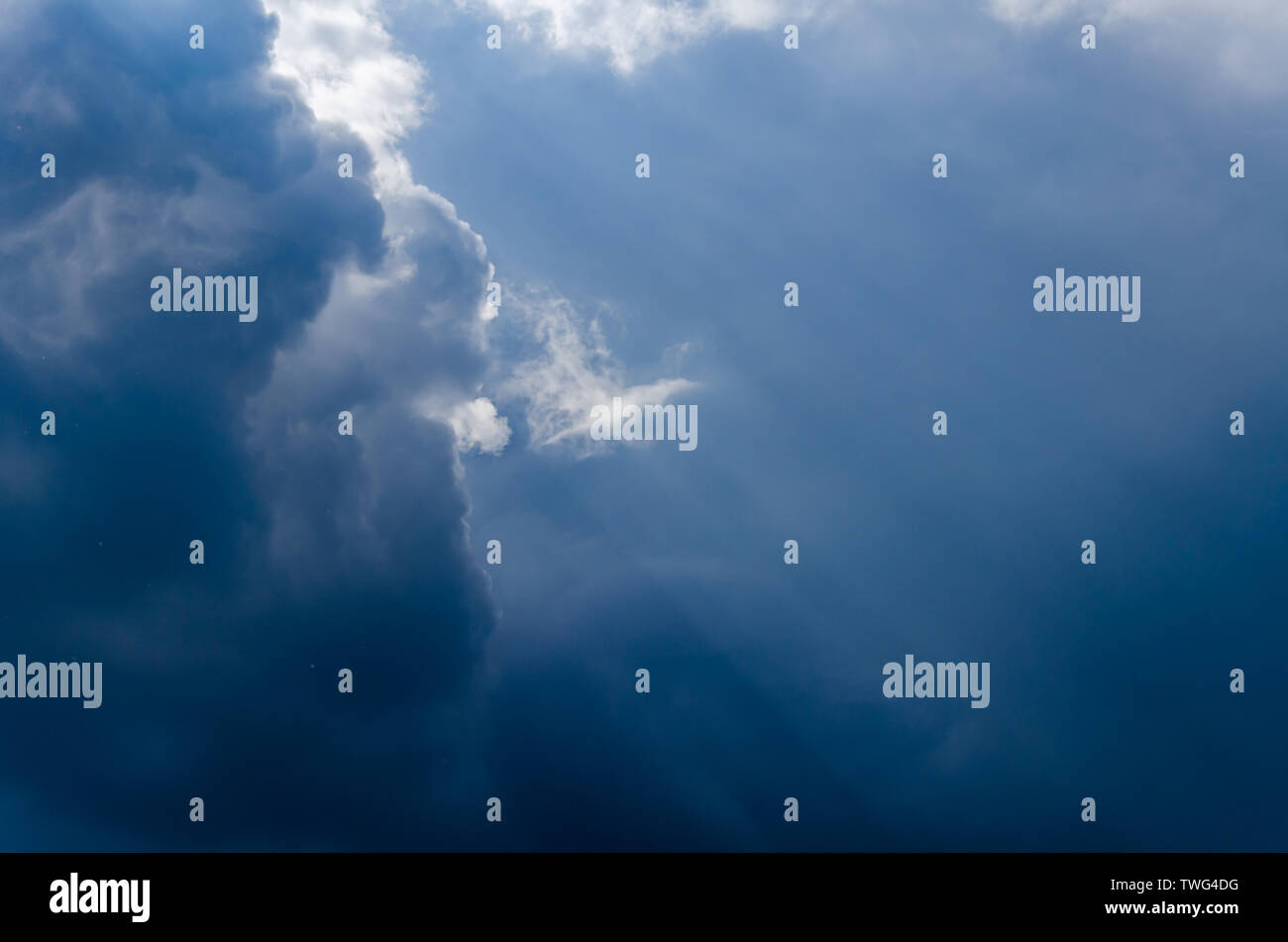 Dramatic cloudscape. Sky background with gray cumulus clouds Stock ...