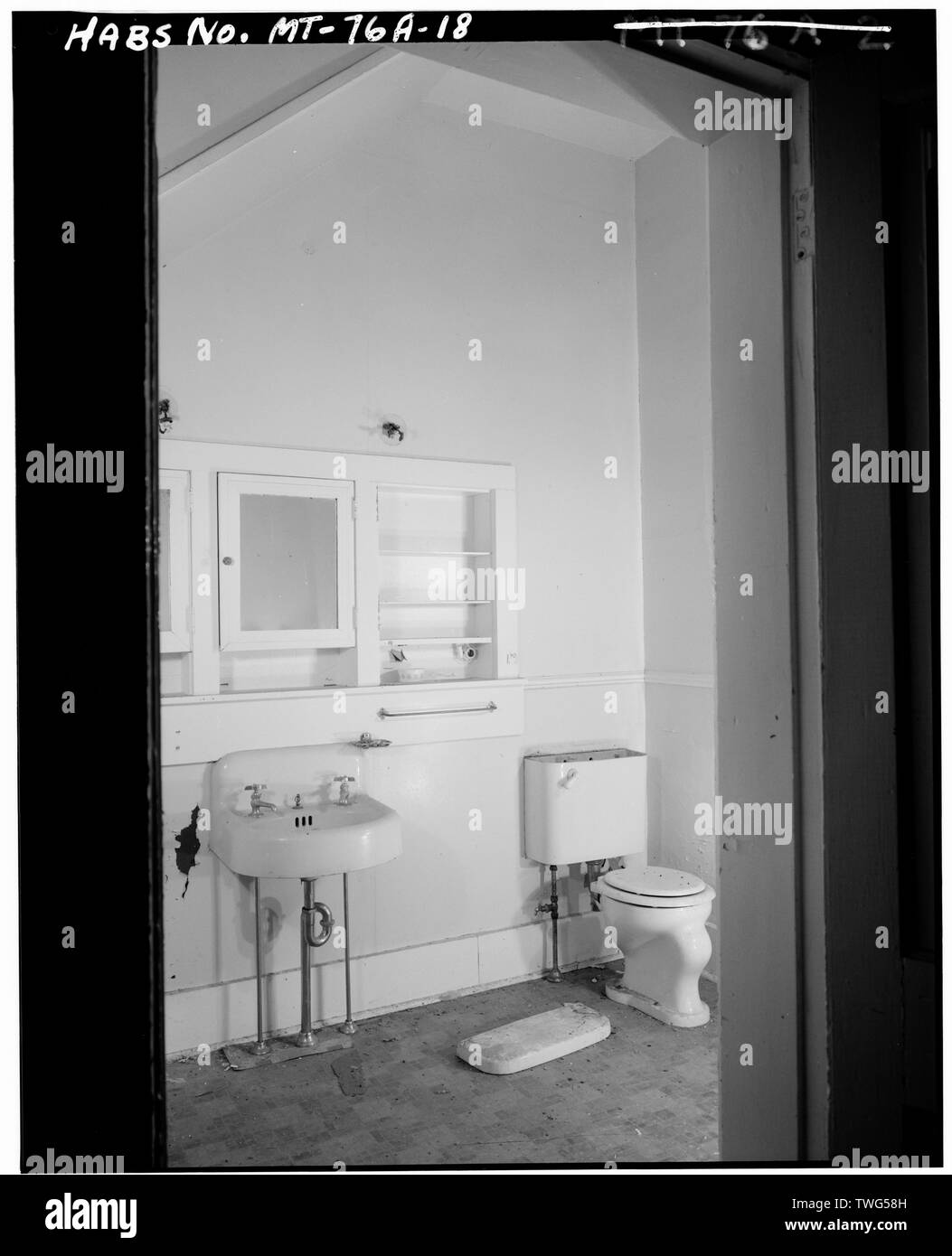 Military bathroom facilities Black and White Stock Photos & Images - Alamy