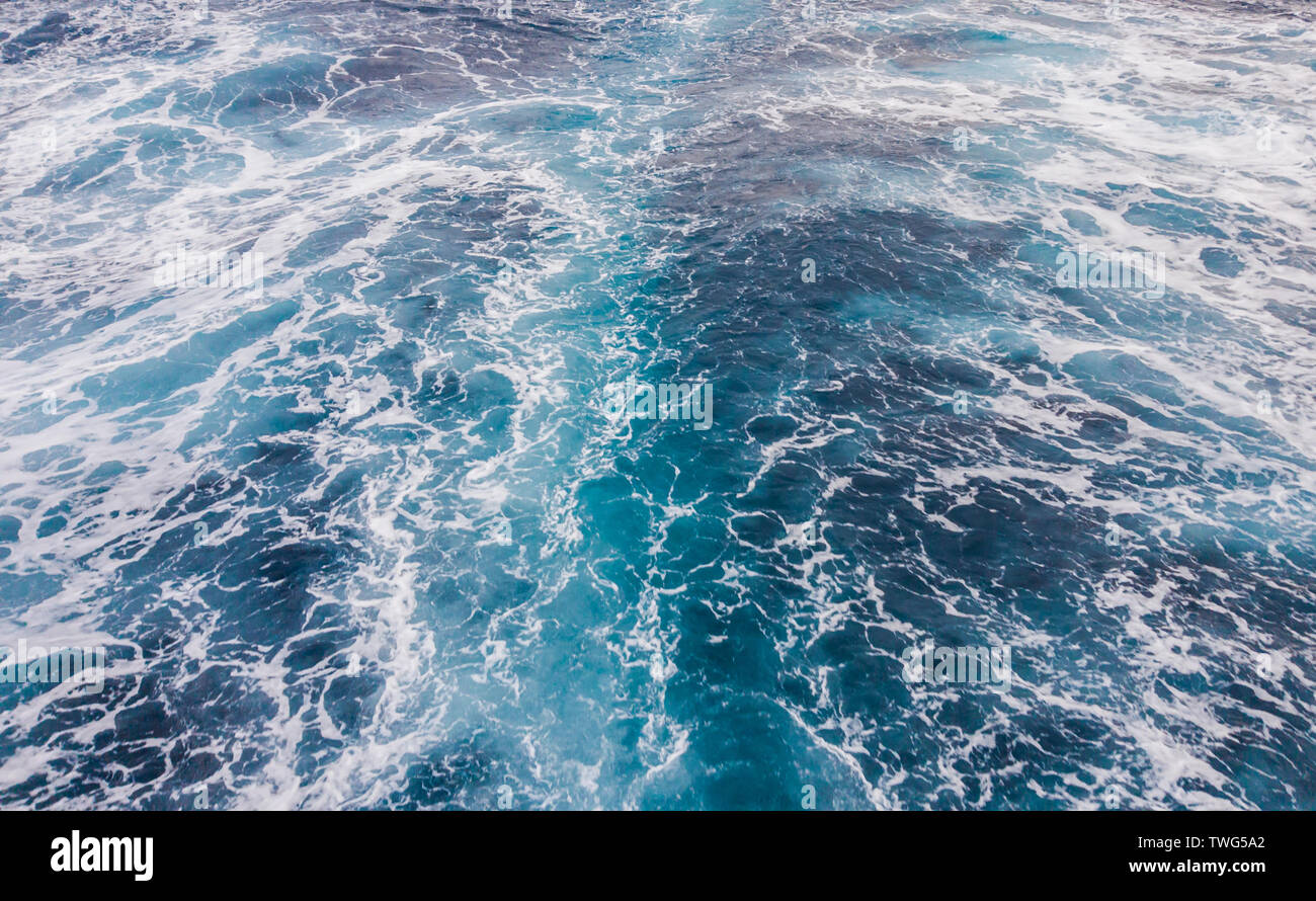 Ship wake behind sailing ship hi-res stock photography and images - Alamy