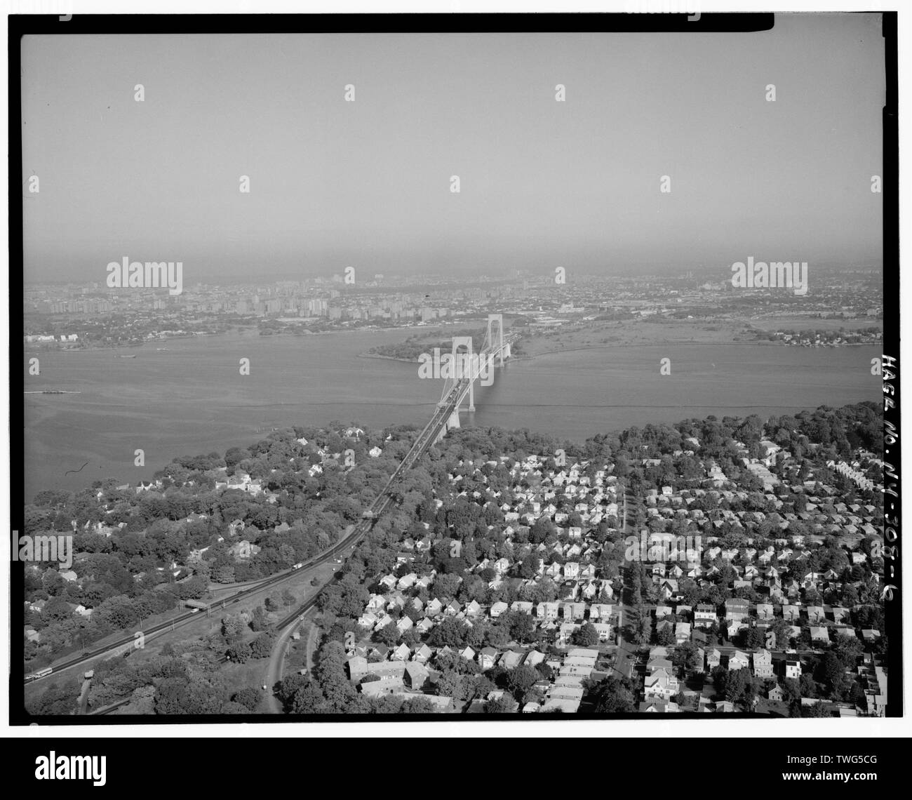 Bronx whitestone bridge Cut Out Stock Images & Pictures - Alamy