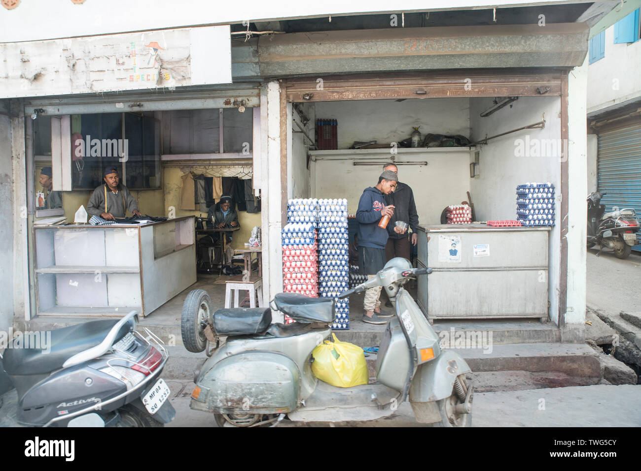 Milk shop in Bhopal market Stock Photo - Alamy
