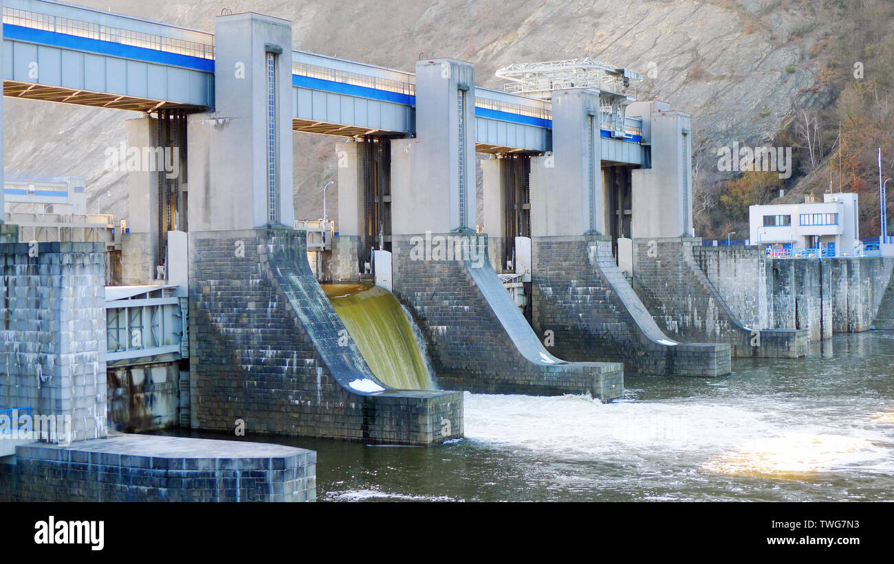 Dam with hydroelectric power stationon on the river Stock Photo - Alamy