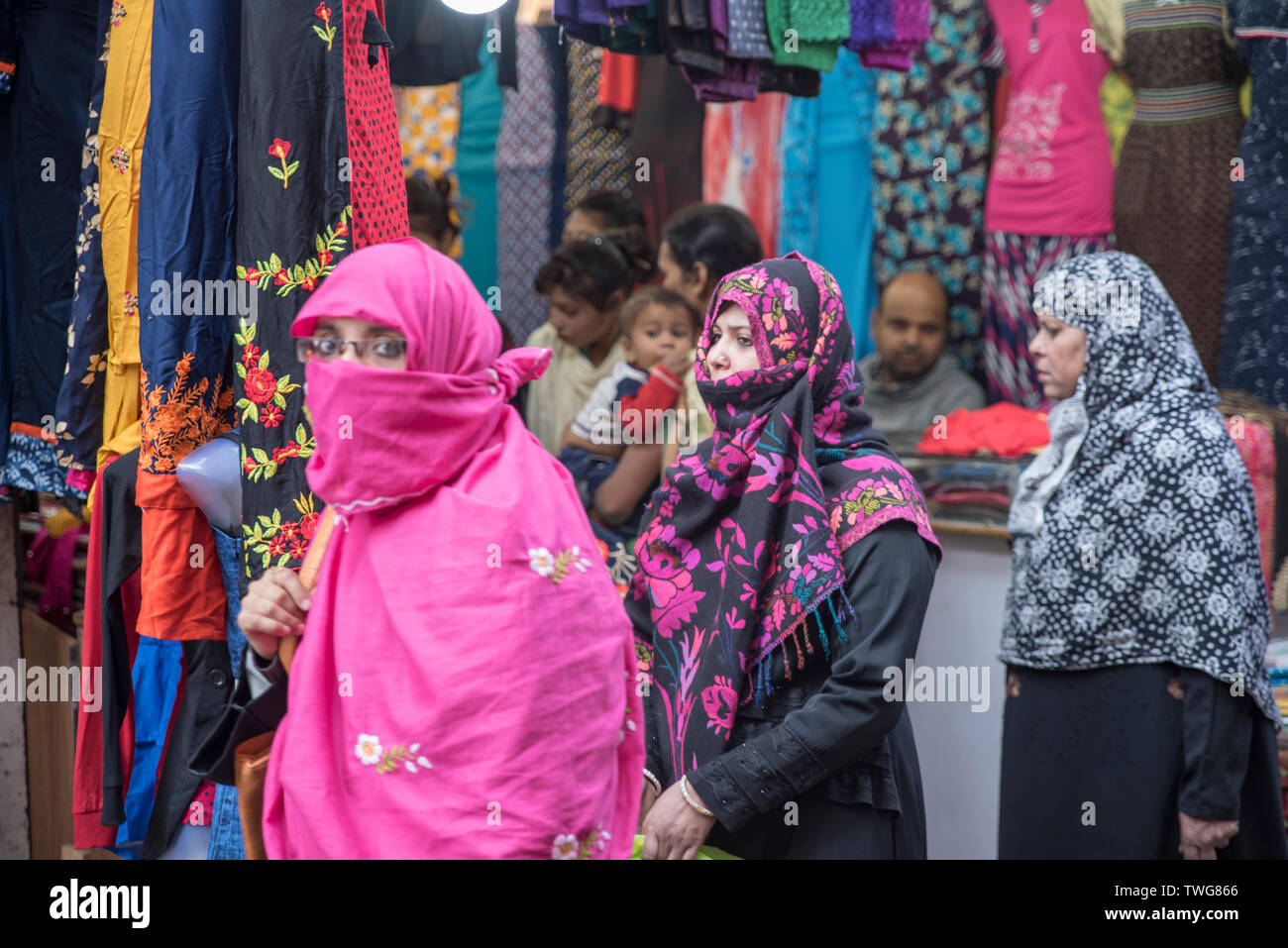 Muslim clothes shop hi-res stock photography and images - Alamy