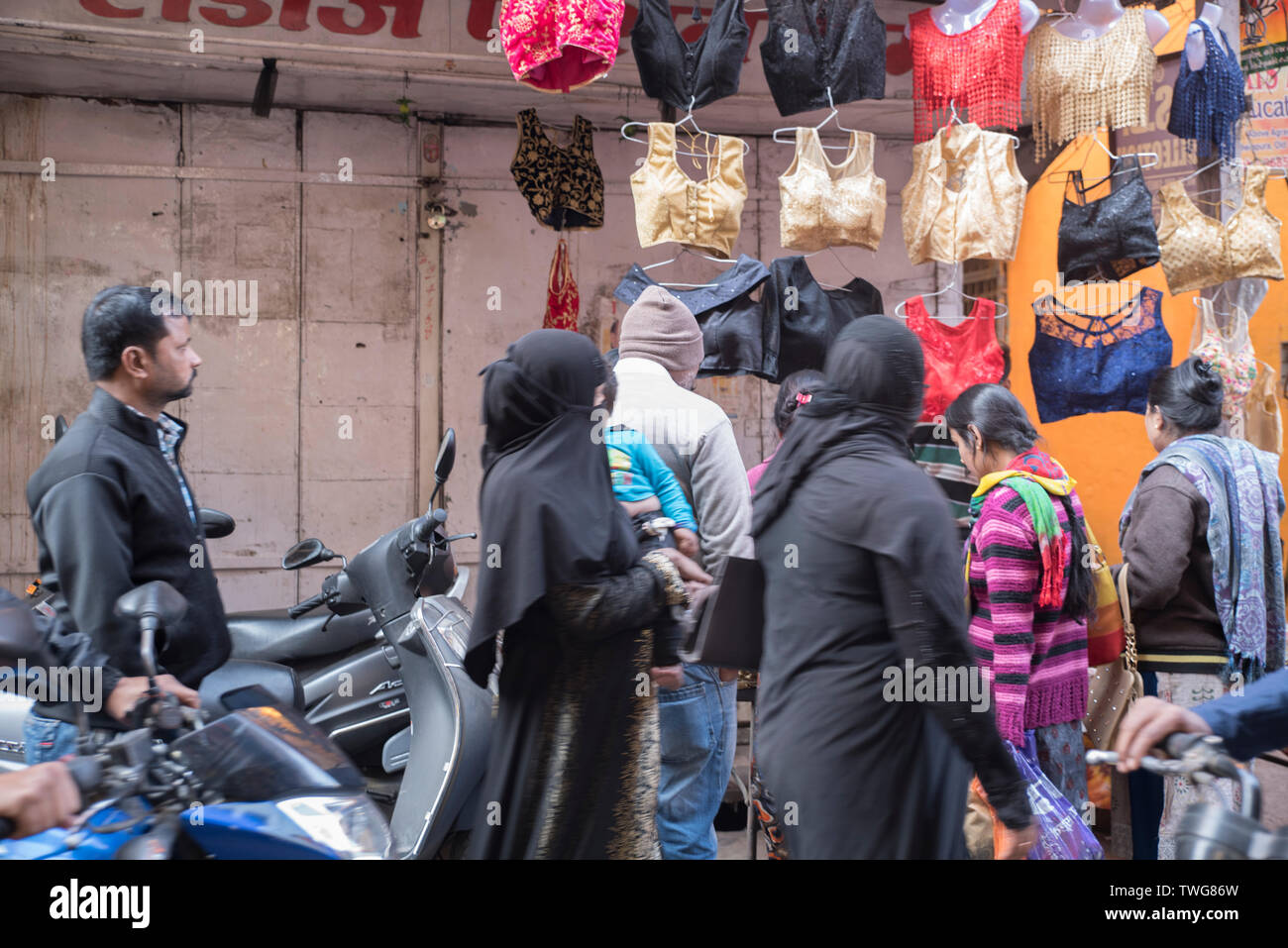 Women and bras hi-res stock photography and images - Alamy