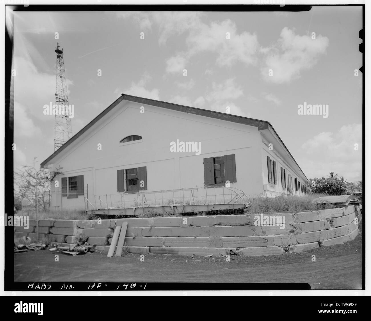 REAR AND SIDE VIEW OF BUILDING NO. 413 FACING NORTHWEST. - U.S. Naval ...