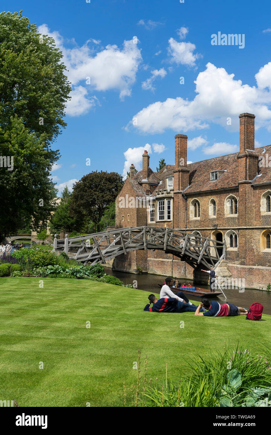 Mathematical bridge over river Cam Queens college Cambridge 2019 Stock ...