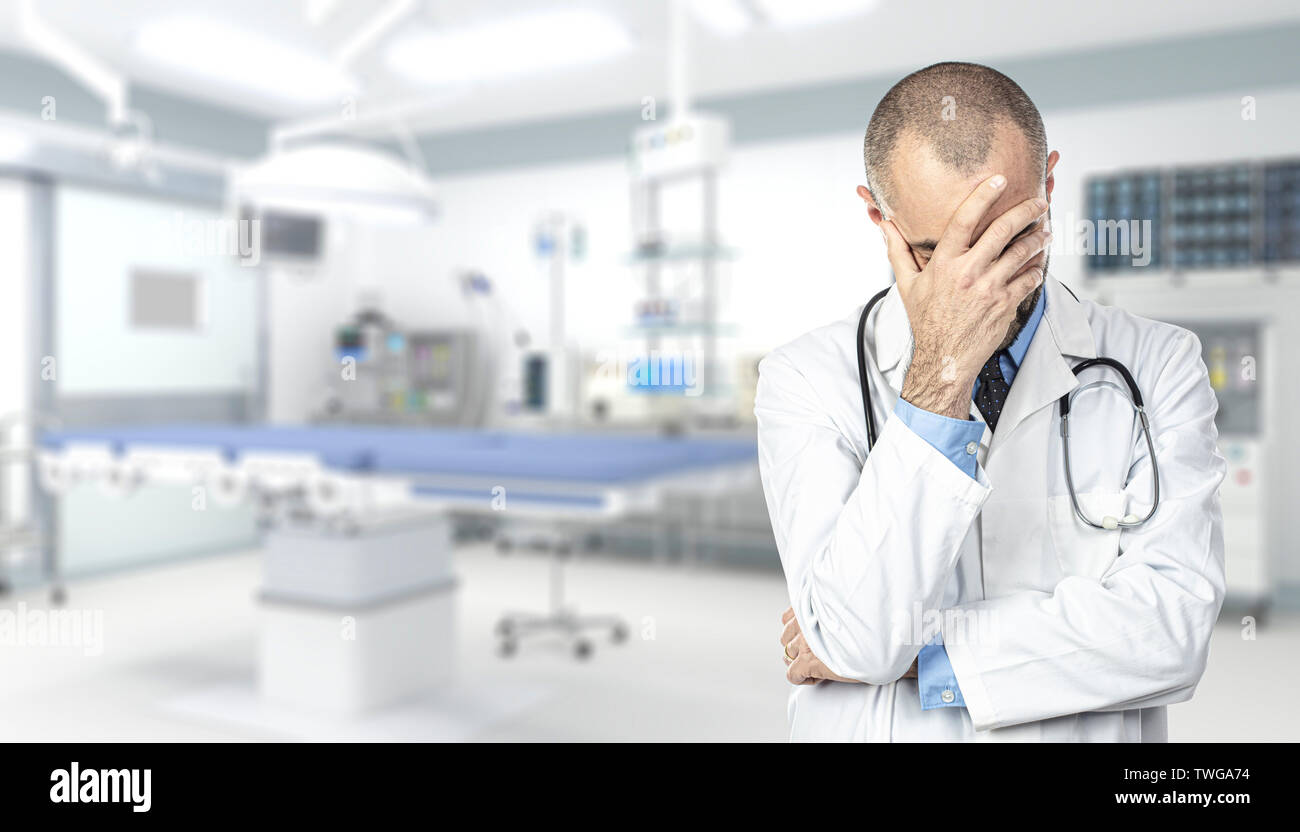 Doctor operating hospital hi-res stock photography and images - Alamy