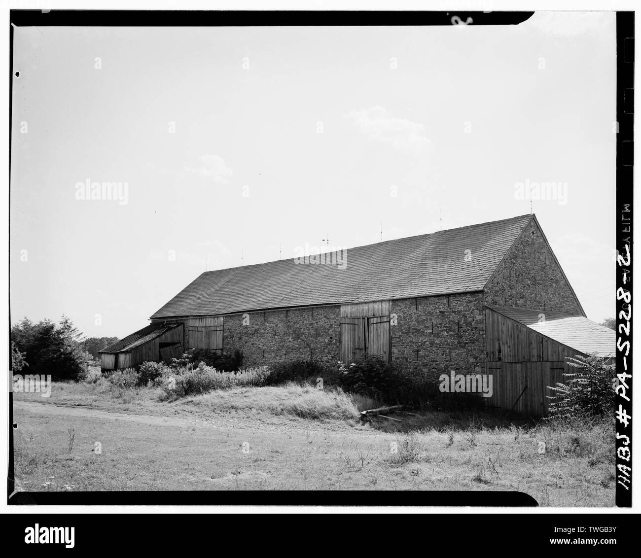 REAR ELEVATION - Jacob and Elizabeth Miller Barn (1804), U.S. Route 30 ...