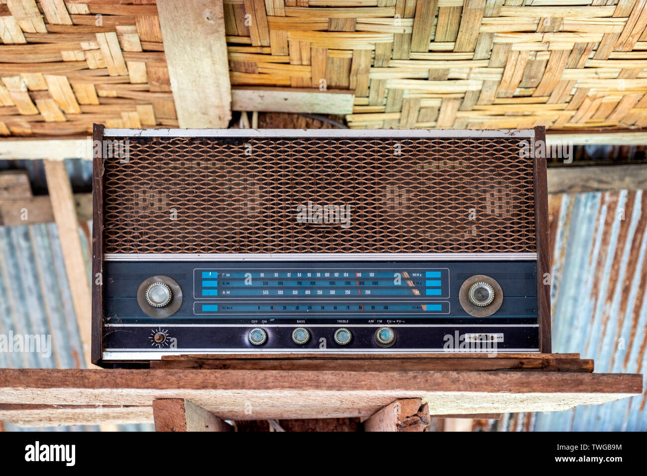 Old wooden radio receiver obsolete on wood shelf Stock Photo - Alamy