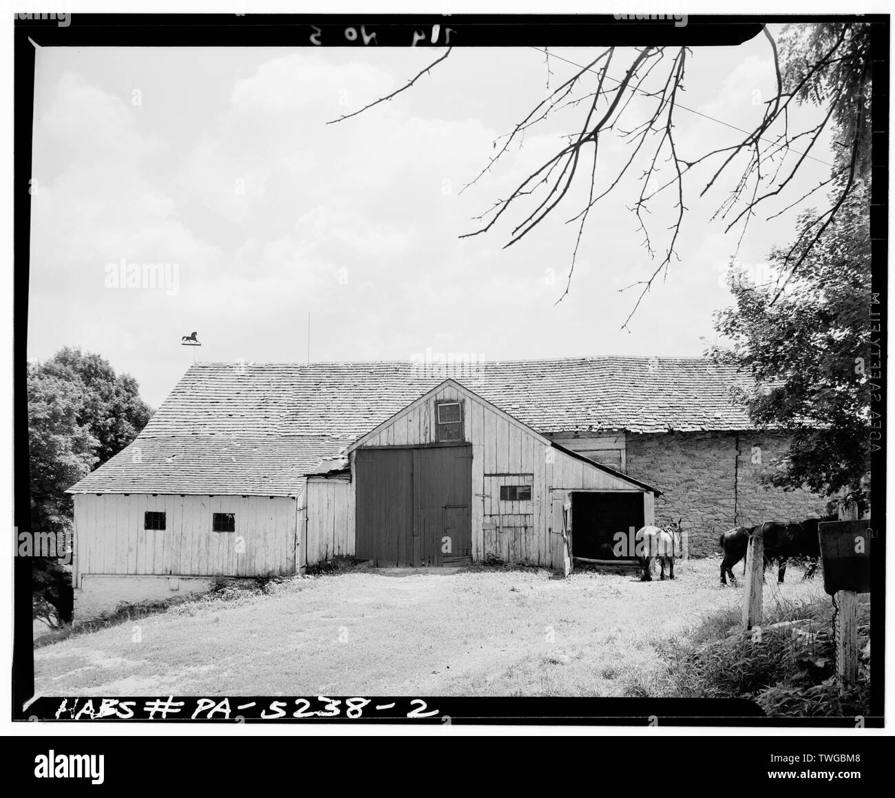 Barn with addition Cut Out Stock Images & Pictures - Alamy