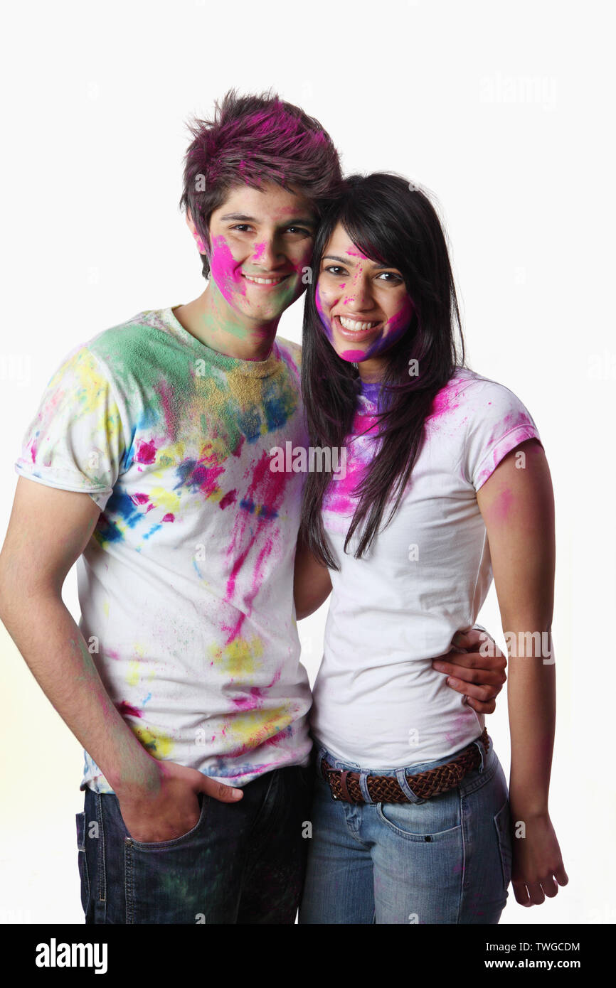 Indian couple playing holi hi-res stock photography and images - Alamy