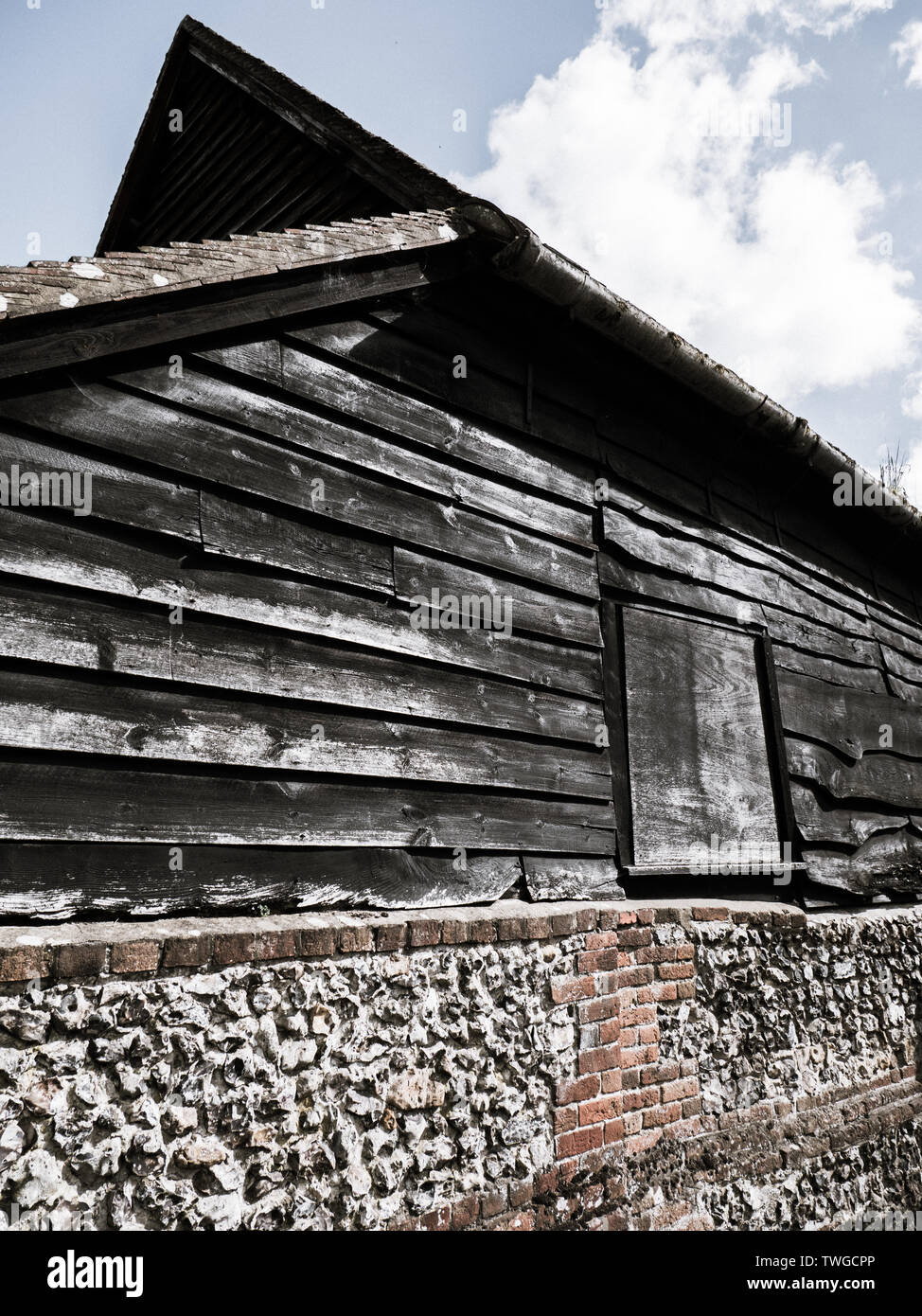 Traditional Wooden Barn, Goring-on-Thames, Oxfordshire, England, UK, GB ...