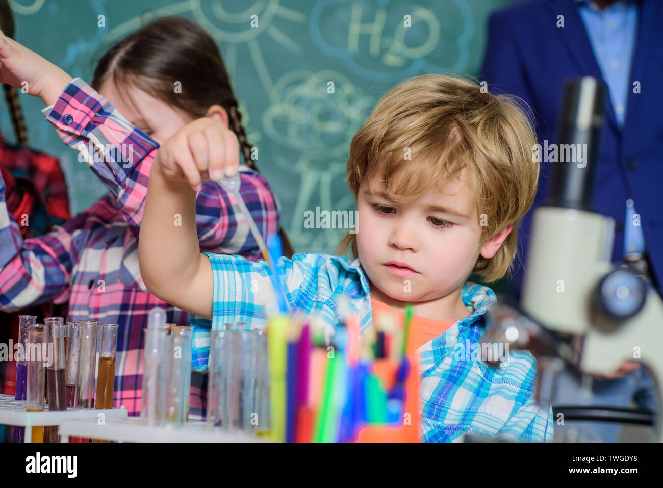 back to school. Educational concept. children scientists making ...