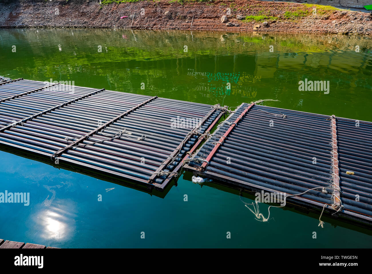 Raft building hi-res stock photography and images - Alamy