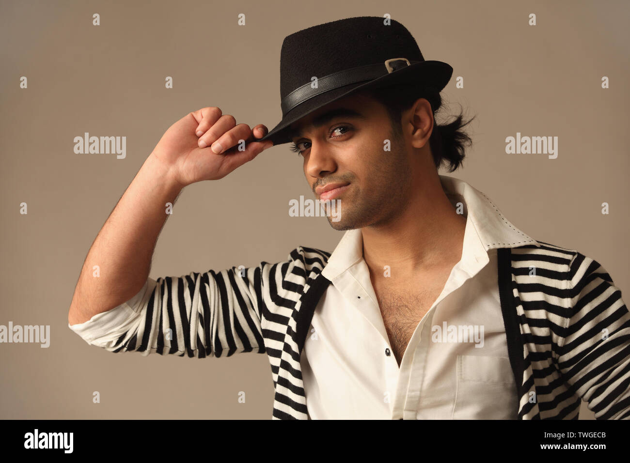 Man tipping hat hi-res stock photography and images - Alamy