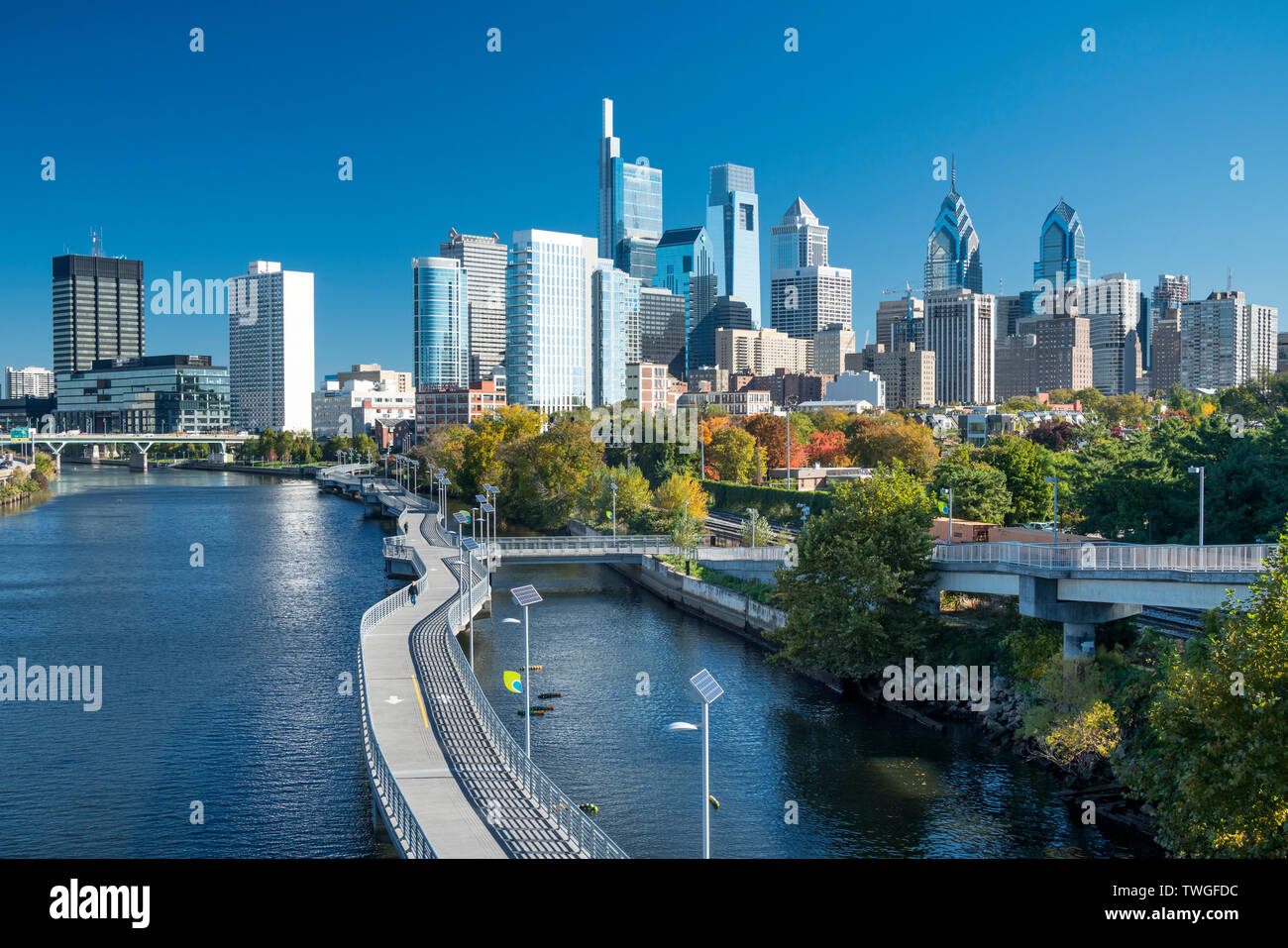 TRAIL WALK SCHUYLKILL RIVER DOWNTOWN SKYLINE PHILADELPHIA PENNSYLVANIA ...