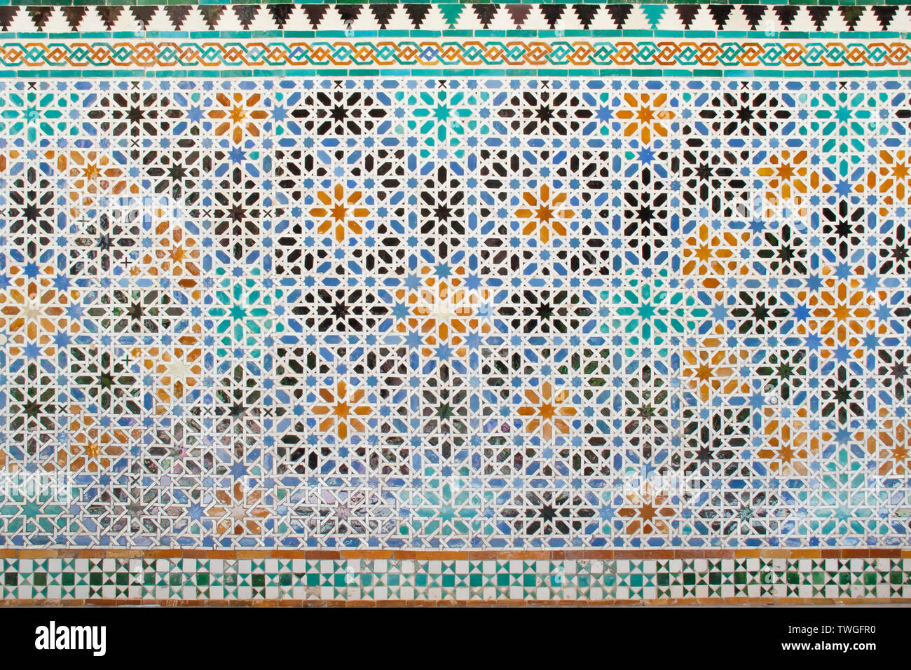 Ceramic fountains hi-res stock photography and images - Alamy