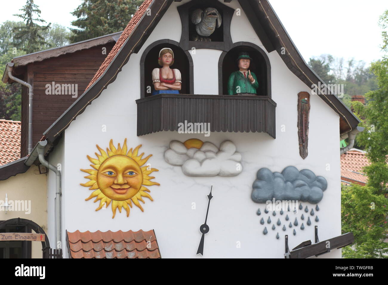 Gernrode, Germany. 20th June, 2019. The arrow on the oversized weather ...